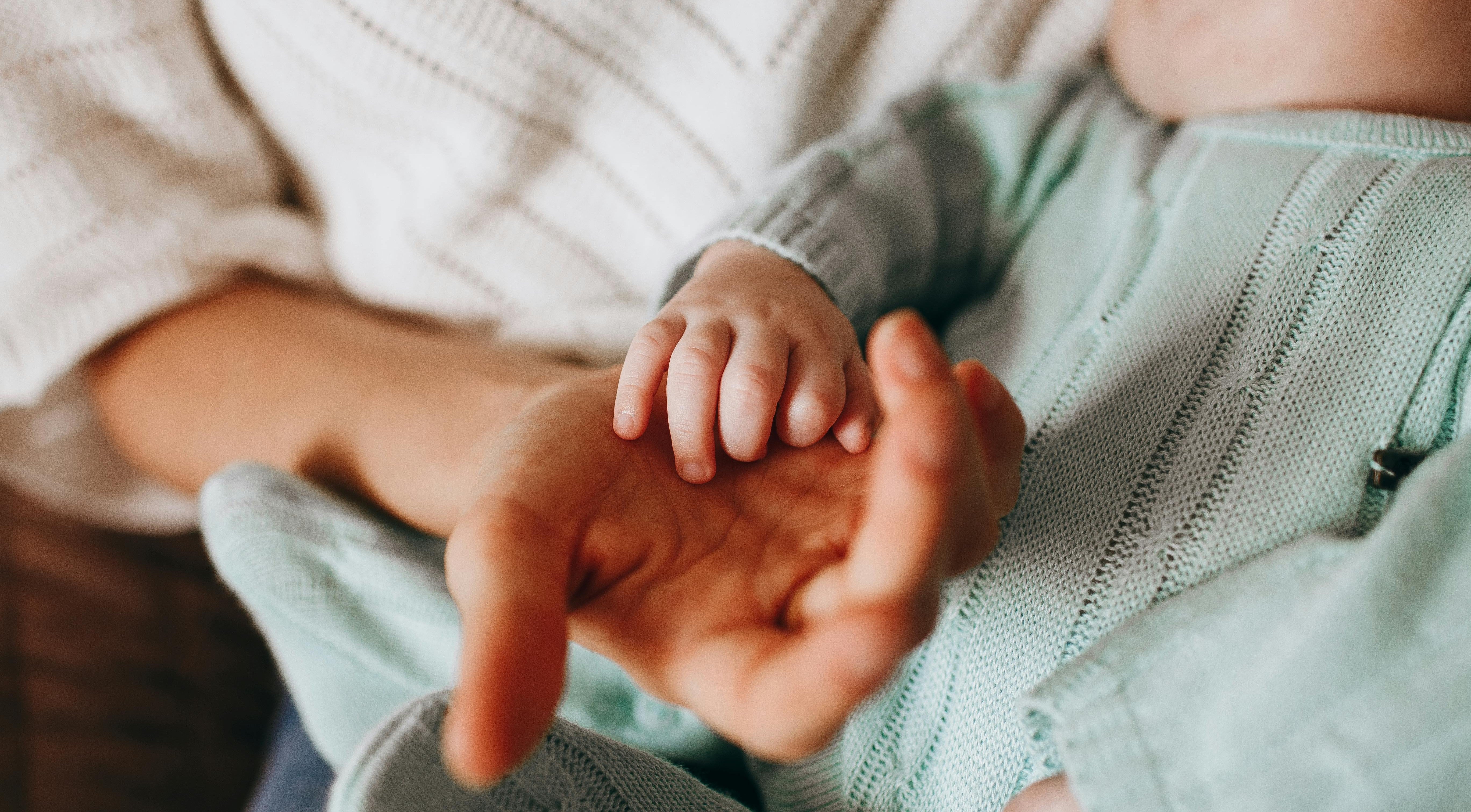 Mindful Moments: 5 Ways to Connect with Your Baby Daily | Delta Children