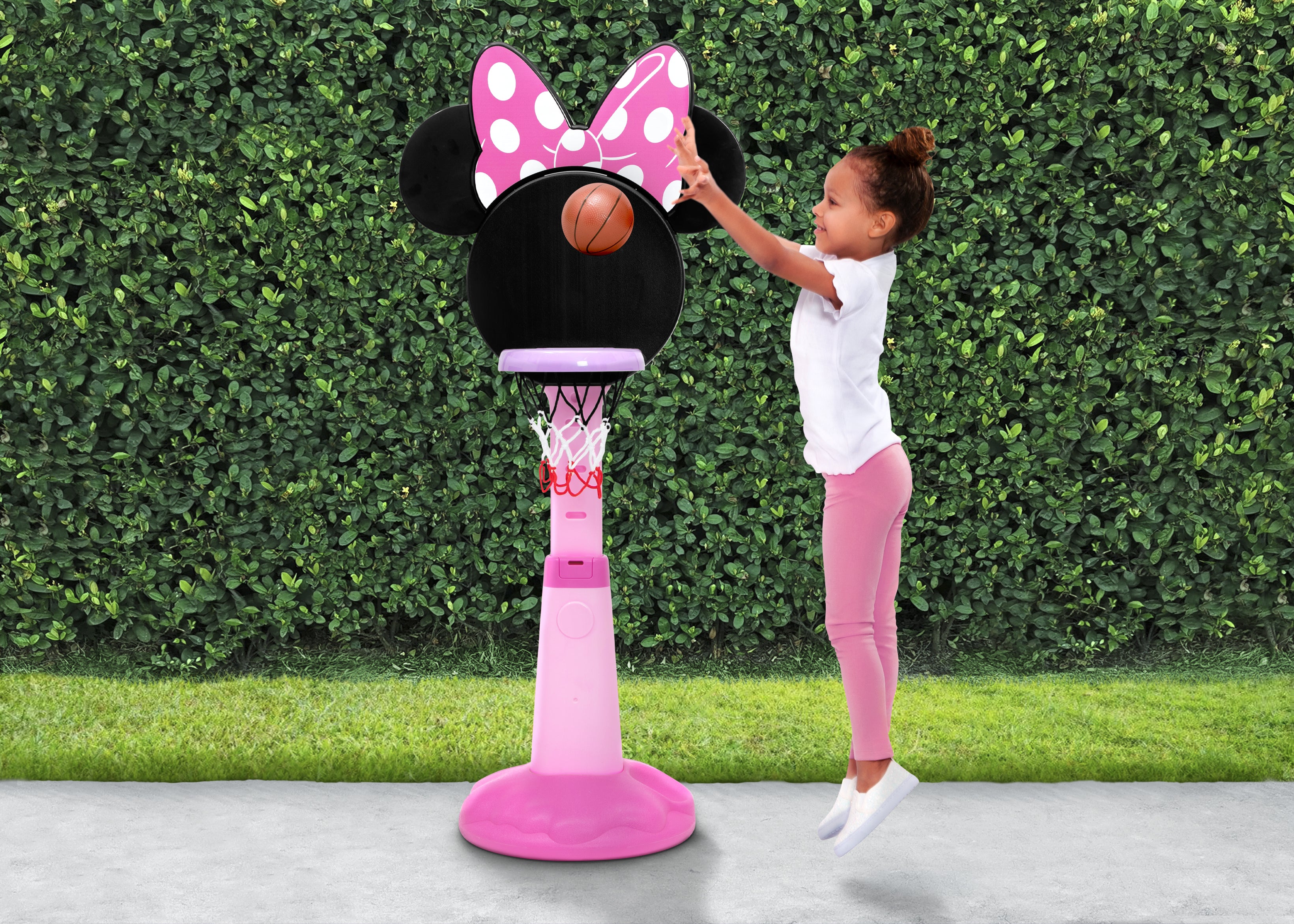 Minnie Mouse Plastic Basketball Set | Delta Children