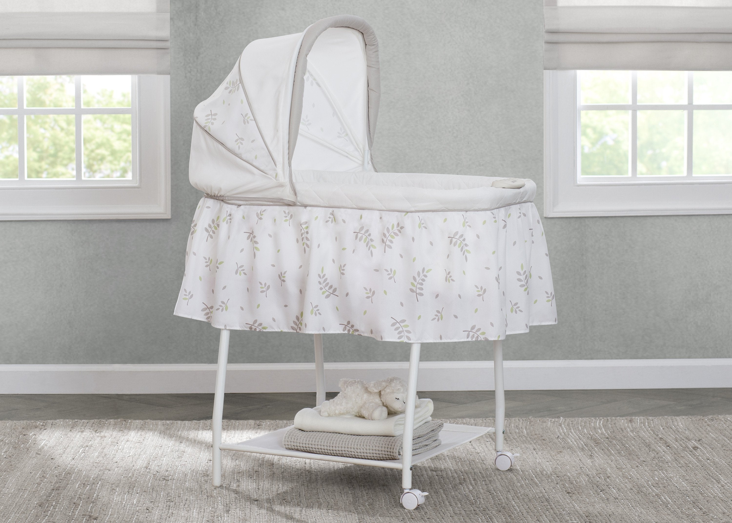 Silent Auto Gliding Bassinet - Delta Children